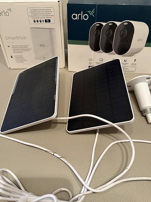 3x Arlo Pro 4 + SmartHub + Solar im Kanton Thurgau - tutti.ch