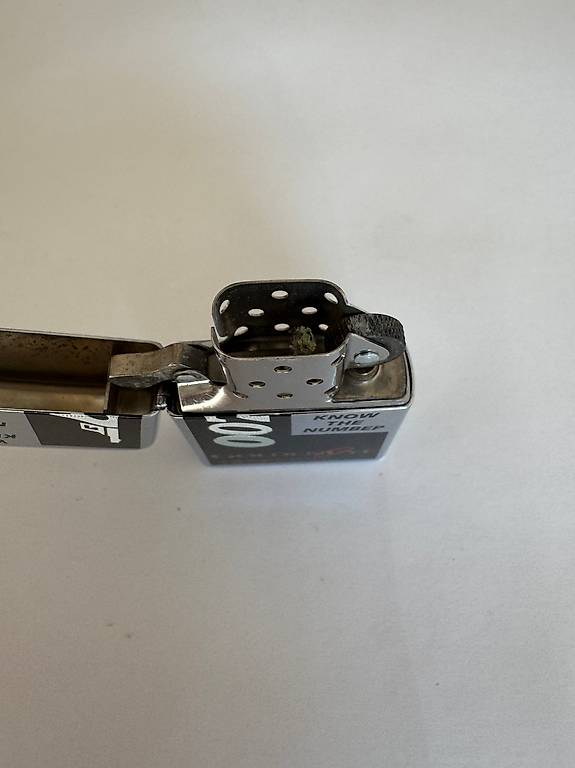 Zippo zum James Bond Film "Goldeneye", ungebraucht im Kanton Bern ...