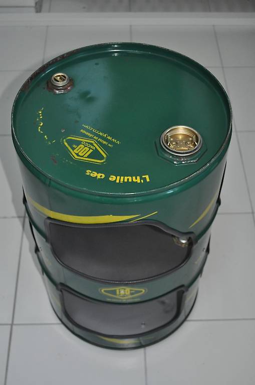 YACCO Ölfass Regal Objekt, Barrel-Art im Kanton Bern - tutti.ch