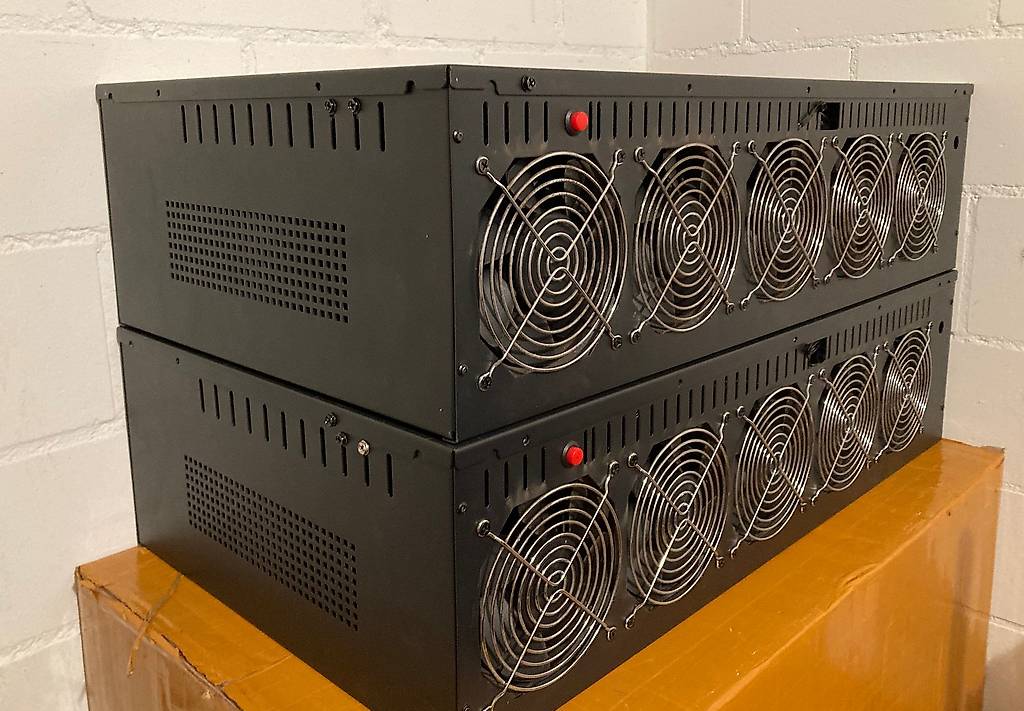 2 Stk. Mining Rig 8x AMD RX 6600 (Total 16 Karten) im Kanton Aargau ...