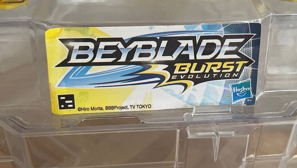 Beyblade Burst Evolution Arena mit 2 Beyblades im Kanton Zürich - tutti.ch
