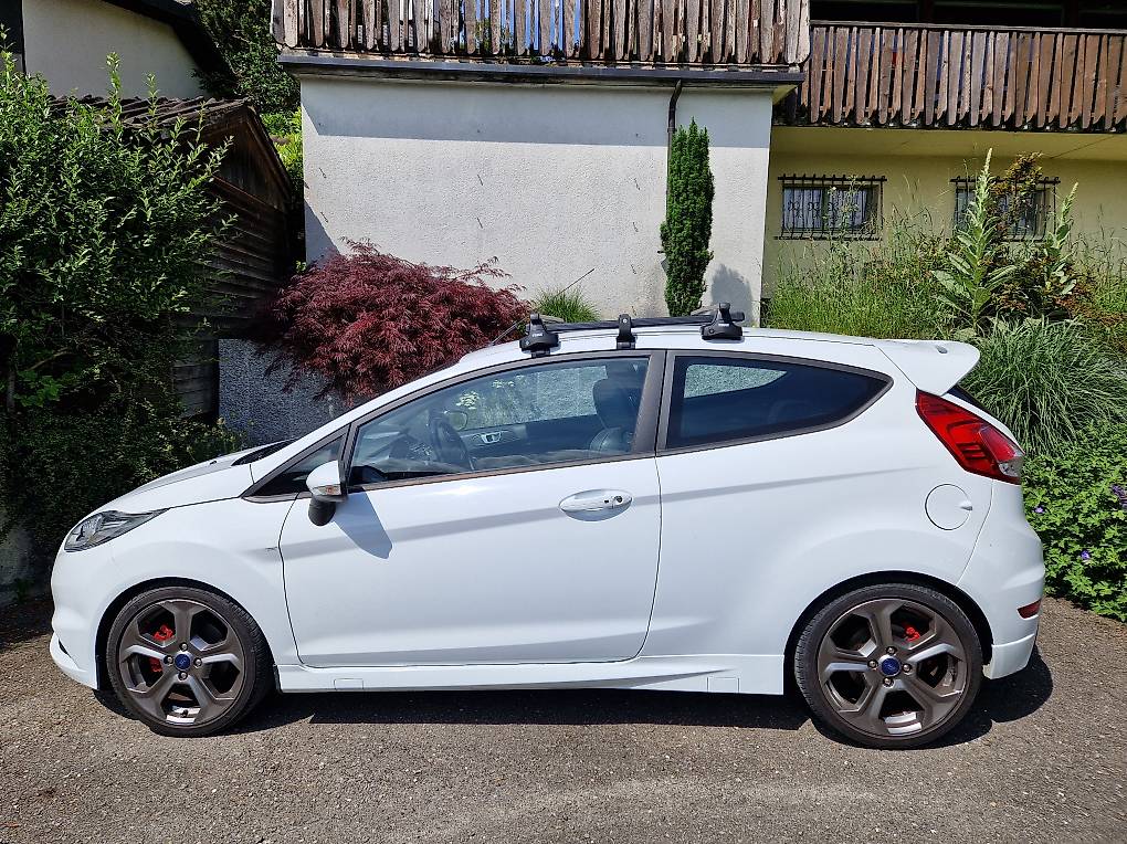 Dachgepäckträger Thule für Ford Fiesta ST Mk7 im Kanton Aargau - tutti.ch