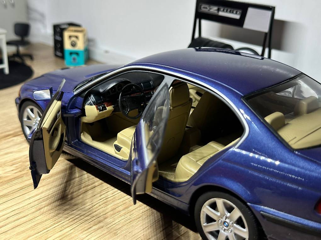 Bmw e46 328i limousine UT Models Modellauto 1:18 im Kanton Zürich ...