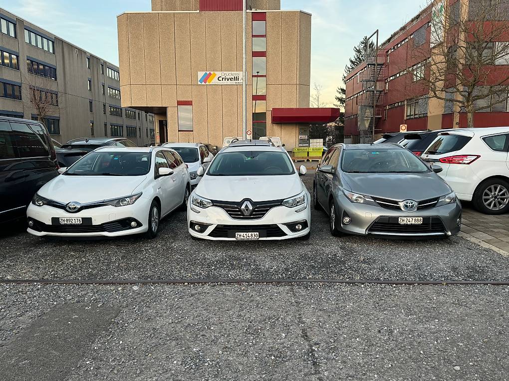 UBER-Bolt-Taxi Rent/a Autos Mieten Toyota Auris Hybrid 1.8 im Kanton ...