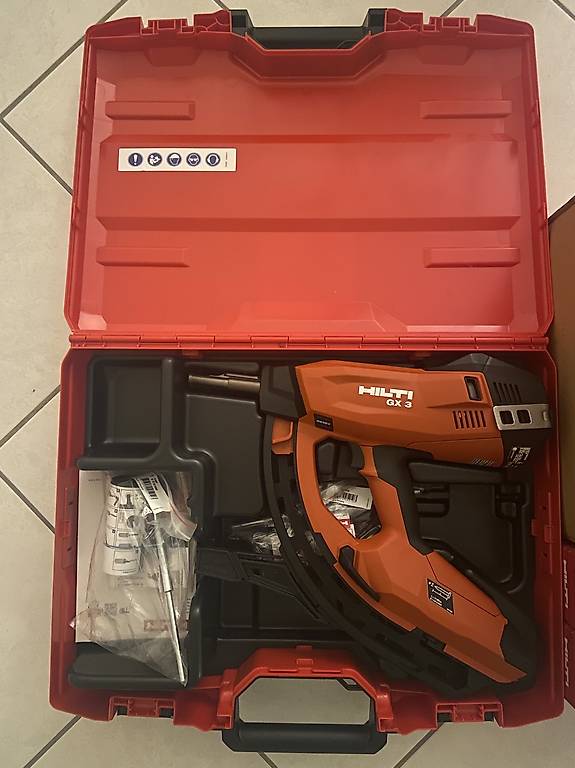 Cloueur à gaz/Gasbetriebenes Hilti GX 3 neuf + 7200 clous im Kanton ...
