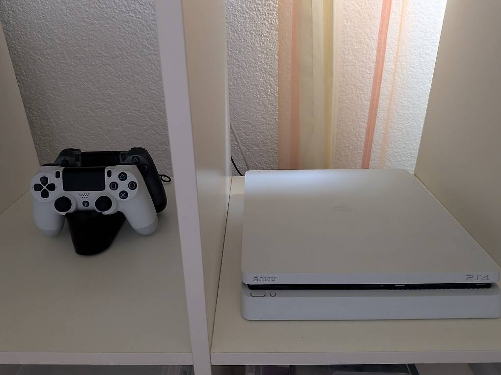 Playstation 4 Konsole mit 79 Games, 6 Controller,Ladestation im Kanton ...