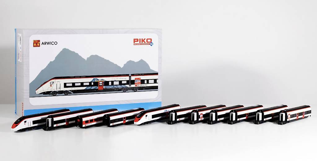 SBB RABe 501 008 Ceneri 11-teilig mit Innenbeleuchtung Ep. V im Kanton ...