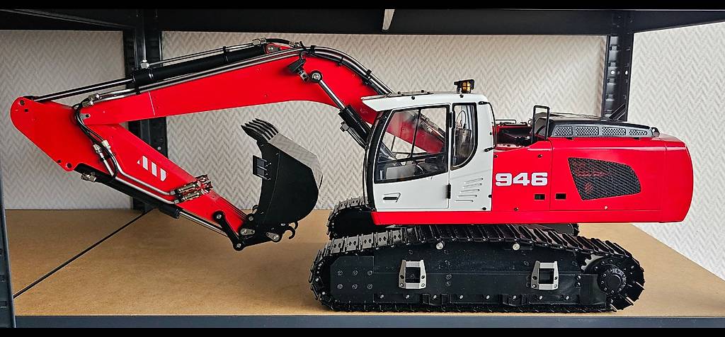 RC Bagger MT 946 Mono ROT im Kanton Freiburg - tutti.ch