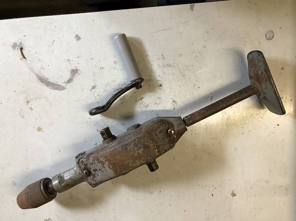 Handbohrmaschine mit Kurbel aus der Vintage - Zeit im Kanton Bern ...