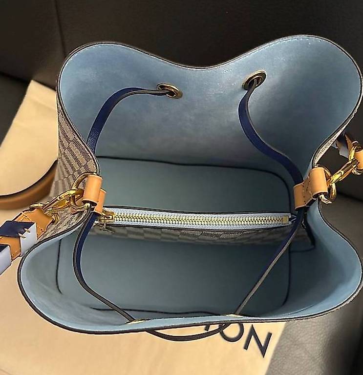 LOUIS VUITTON NEO NOE BREIDED AZUR BLAU im Kanton Luzern - tutti.ch