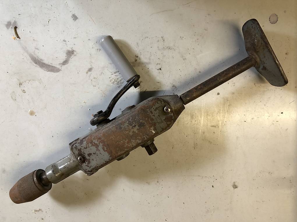 Handbohrmaschine mit Kurbel aus der Vintage - Zeit im Kanton Bern ...