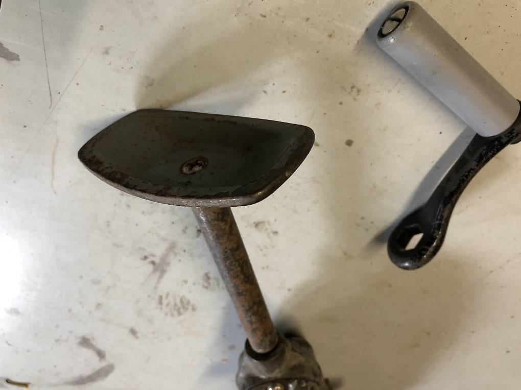 Handbohrmaschine mit Kurbel aus der Vintage - Zeit im Kanton Bern ...