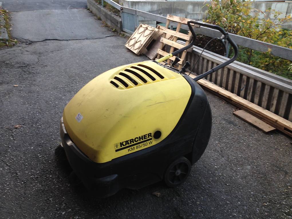 Kehrsaugmaschine Kärcher KM 85/50W im Kanton Bern - tutti.ch