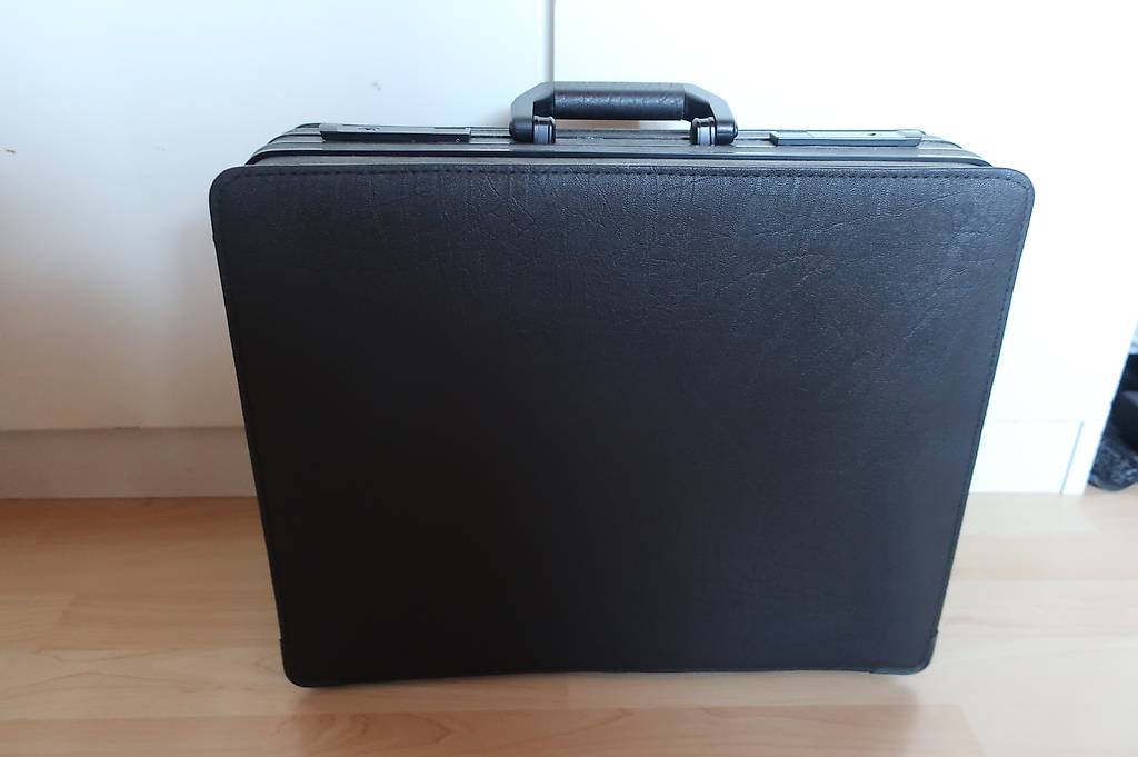 Aktenkoffer Pilotenkoffer schwarz mit 2 Schlüsseln im Kanton St. Gallen ...