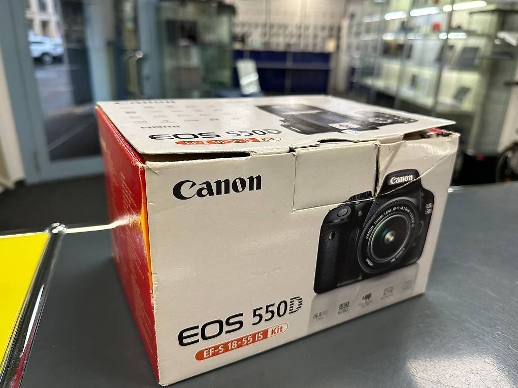 Canon EOS 550D 18-55mm + 18-200mm + Tasche im Kanton Zürich - tutti.ch