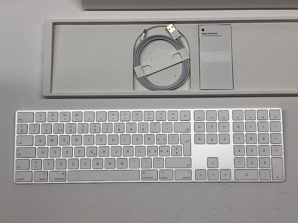 Apple Magic Keyboard mit Zahlenblock CH-DE / NEU und OVP im Kanton ...