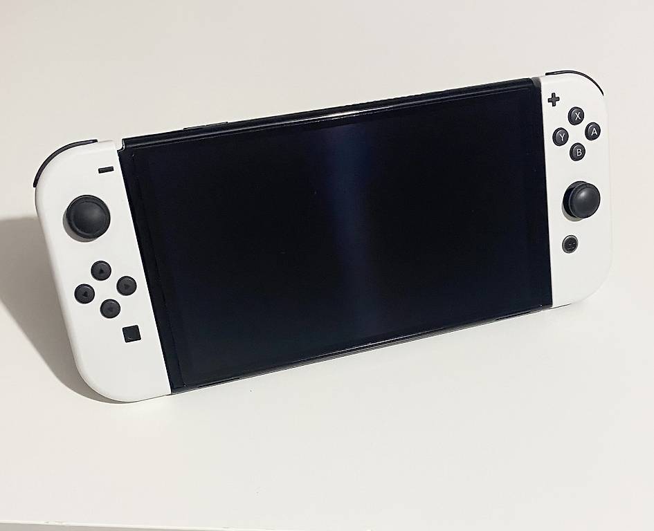 Nintendo Switch OLED mit Zubehör. im Kanton Tessin - tutti.ch