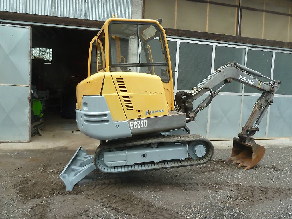 ESCAVATORE PEL JOB EB 250 Cantone Ticino - tutti.ch