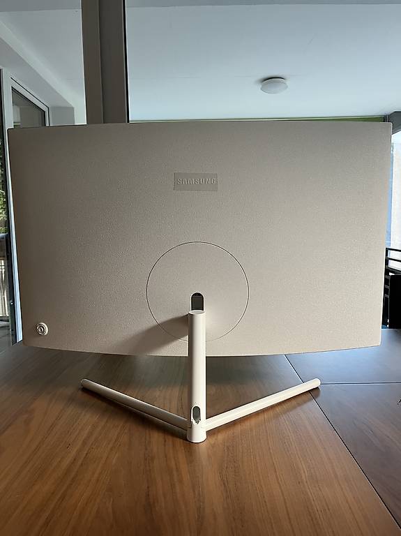 Samsung 32 Curved 4K Monitor (UR59C) Weiss Top Zustand im Kanton Zürich ...