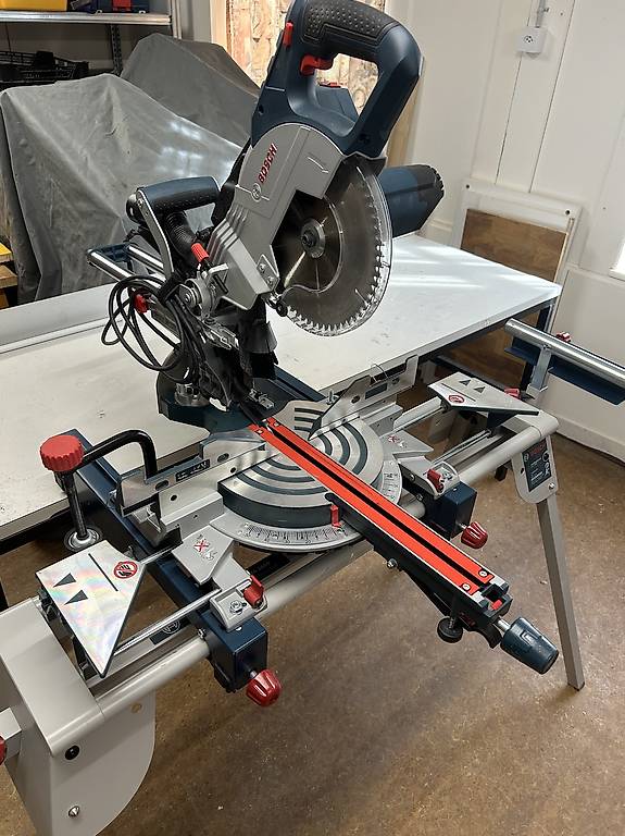Bosch GCM 8 SJL Paneelsäge plus Bosch GTA2600 Professional im Kanton ...