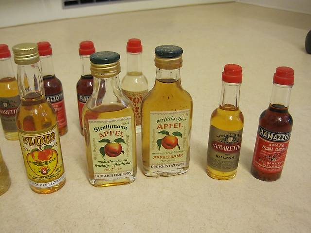 18x Mini-Schnaps-Flasche Fläschli + 1 Wein Lacrima Christi in Aargau ...